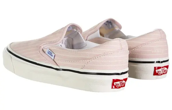 VANS Classic Slip-on Sneakers - Pink