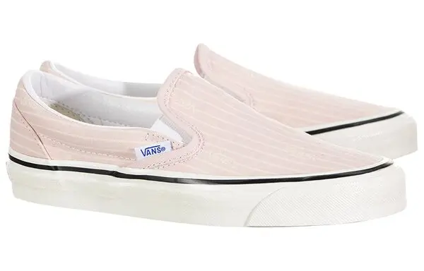 VANS Classic Slip-on Sneakers - Pink