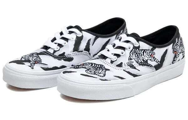 VANS Authentic Low-top Sneakers - Black/white