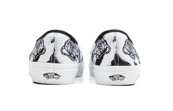 VANS Authentic Low-top Sneakers - Black/white