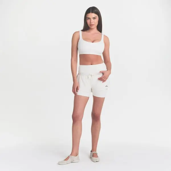 SKIMS Scoop Neck Bra | White | | Nike Matte - Ivory