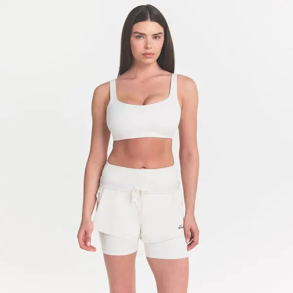 SKIMS Scoop Neck Bra | White | | Nike Matte - Ivory