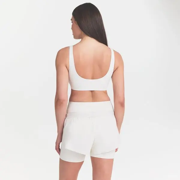 SKIMS Scoop Neck Bra | White | | Nike Matte - Ivory