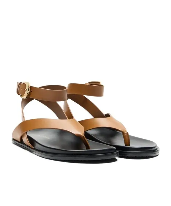 STUART WEITZMAN Round Toe Flat Sandals With Clasp
