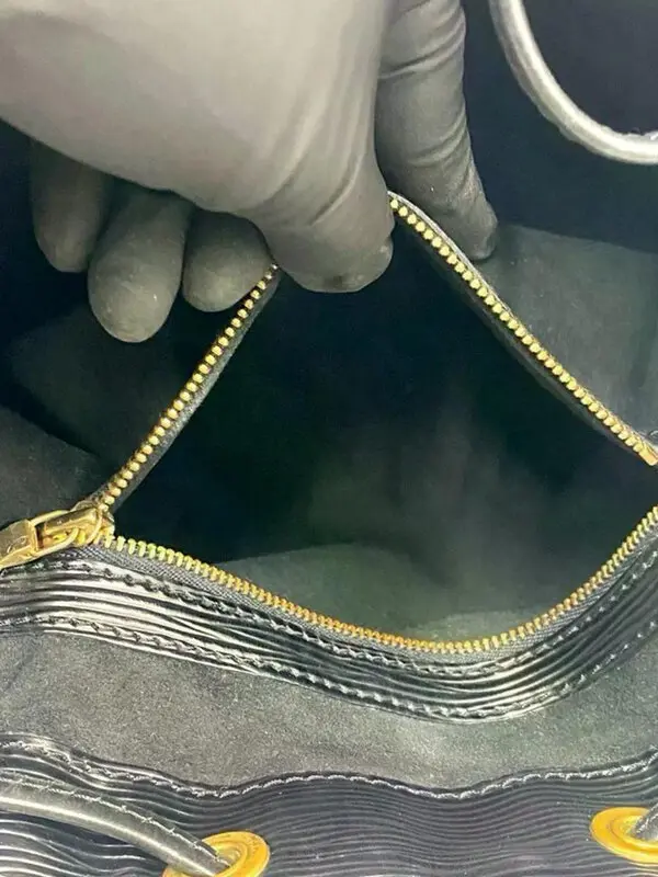 LOUIS VUITTON Epi Petit Noe Bucket Bag - Black