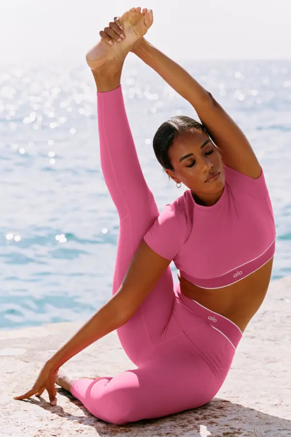 Alo Yoga Softsculpt Amp It Up Short Sleeve Bra - Paradise Pink