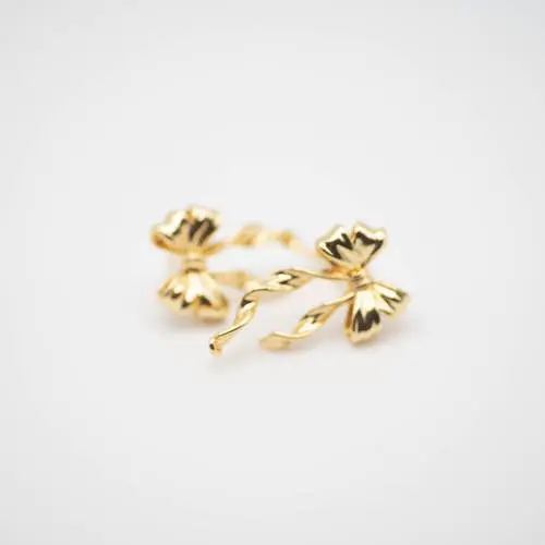 IVY & PEARL CO. Coeur De Luxe Bow Drop Earrings - Gold