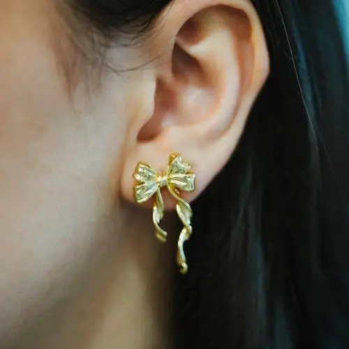 IVY & PEARL CO. Coeur De Luxe Bow Drop Earrings