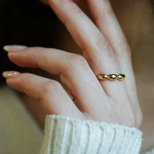 IVY & PEARL CO. The Belvoir Beadline Ring