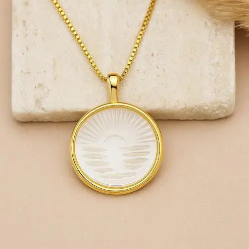 IVY & PEARL CO. California Love Pendant Necklace