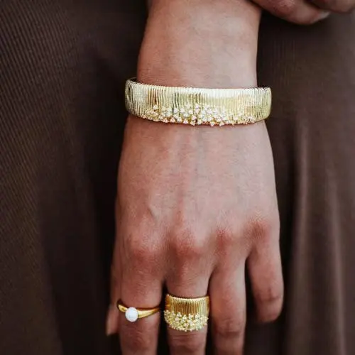IVY & PEARL CO. The Belgravia Pavé Cuff