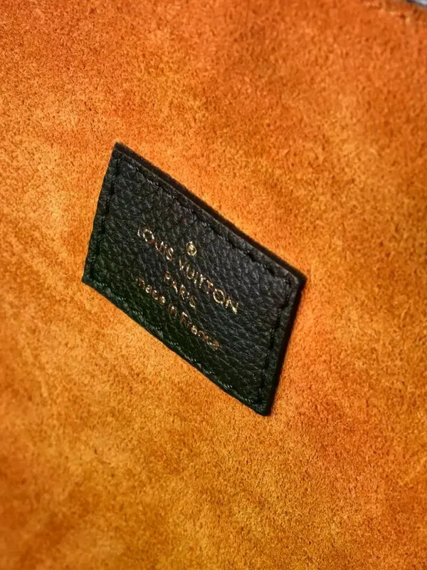 LOUIS VUITTON Leather Mm Tote Bag - Black