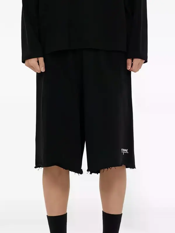 We11Done Logo-print Raw-edge Shorts