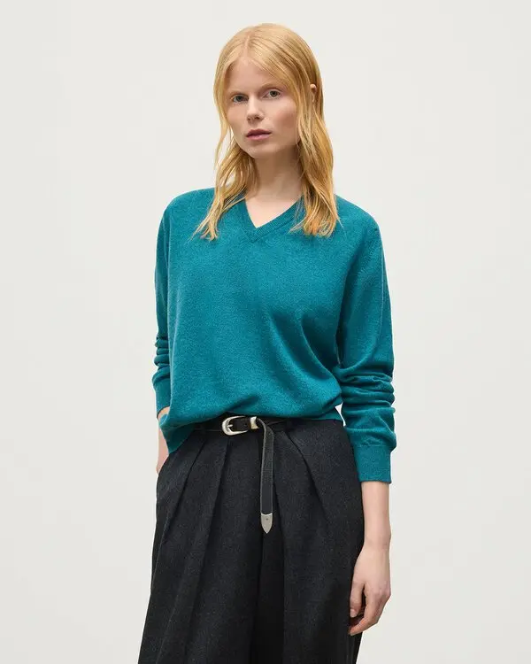 Johnstons Of Elgin Lunan Classic Cashmere V-neck Jumper - Green