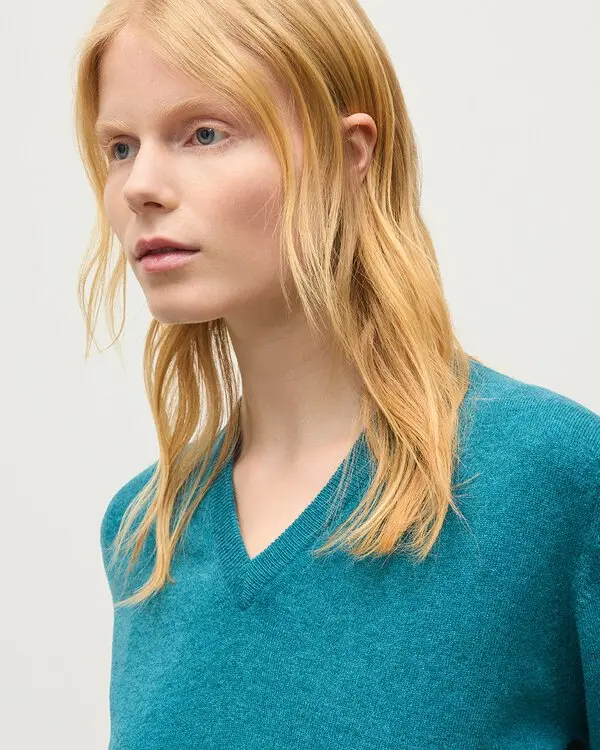 Johnstons Of Elgin Lunan Classic Cashmere V-neck Jumper - Green