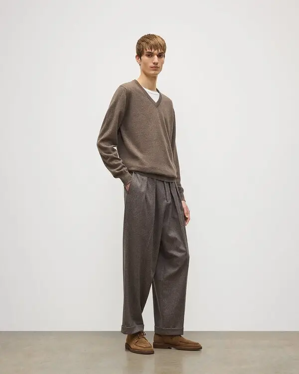 Johnstons Of Elgin Reuben V-neck 2-ply Cashmere Jumper