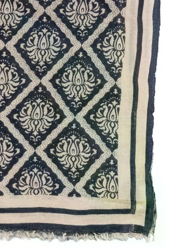 MOULETA Frayed Scarf