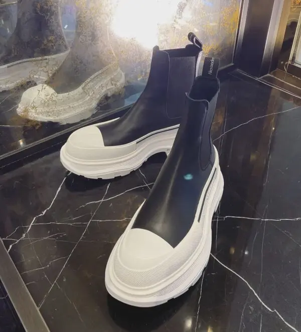 Alexander McQueen Tread Slick Chelsea Boots - White