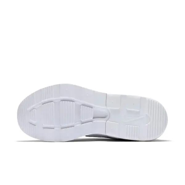 Nike Max Motion 2 Sneakers