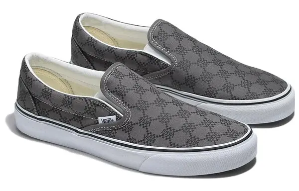 VANS Classic Slip-on Sneakers - Default Colorway