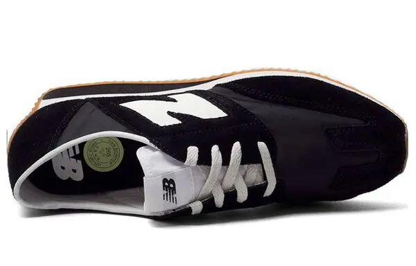 NEW BALANCE U320 Sneakers