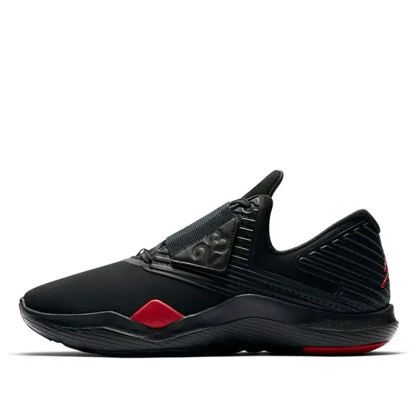 JORDAN Air Relentless "bred" Sneakers - Black/red