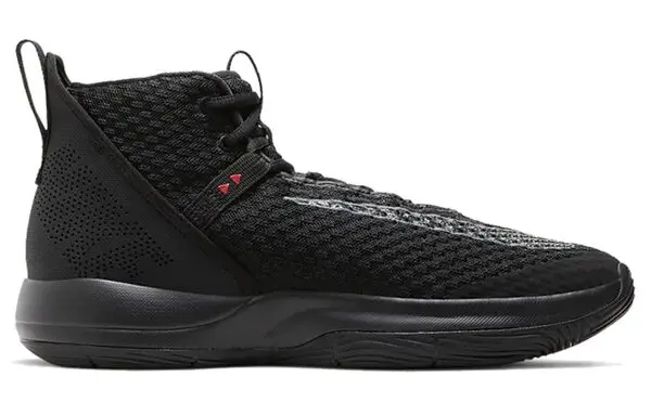 Nike Zoom Rize Mid Top Sneakers