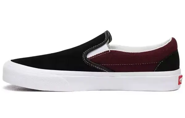 VANS Classic Slip-on Sneakers - Black