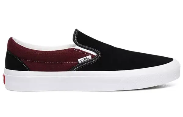 VANS Classic Slip-on Sneakers - Black