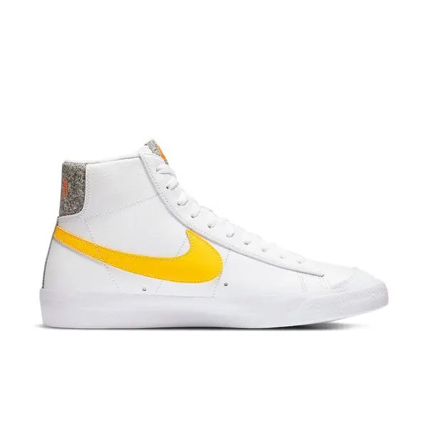 Nike Blazer Mid '77 Vintage "space Hippie" Sneakers - White