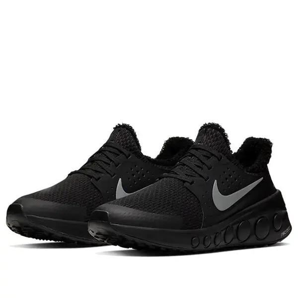 Nike Cruzrone "triple " Sneakers