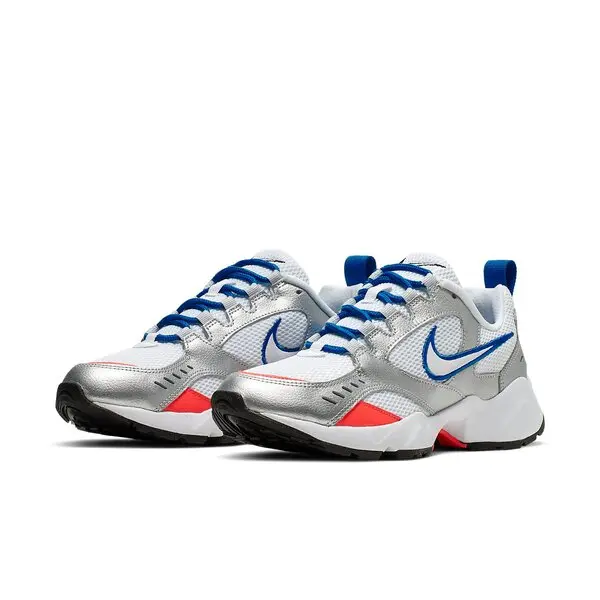 Nike Heights Sneakers