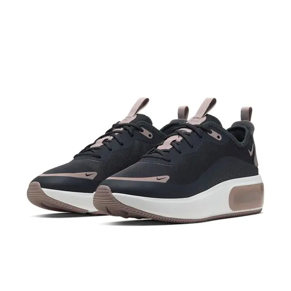 Nike Max Dia Sneakers