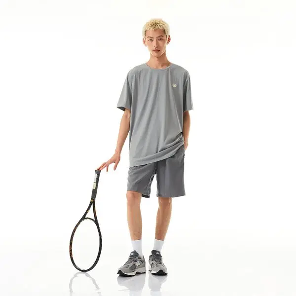 NEW BALANCE Short Sleeve Graphic T-shirt - Grey