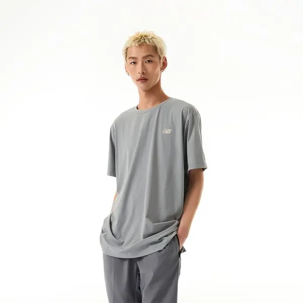 NEW BALANCE Short Sleeve Graphic T-shirt - Grey