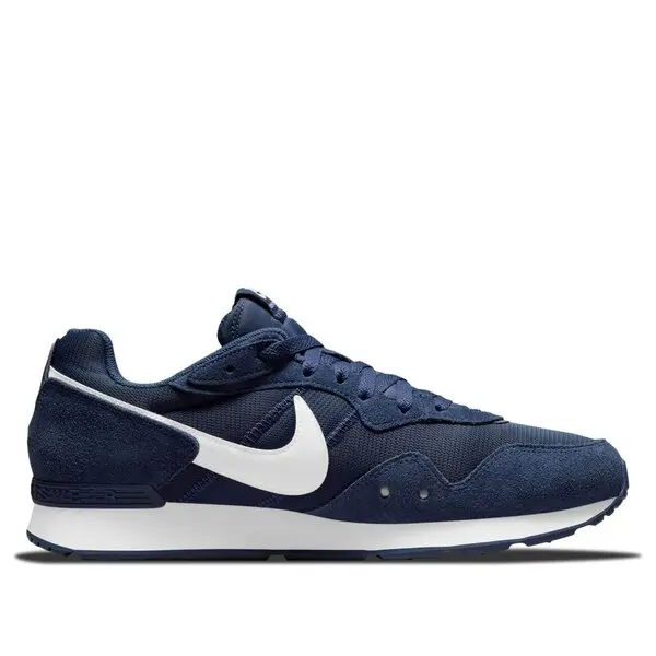 Nike Venture Runner Wide Sneakers