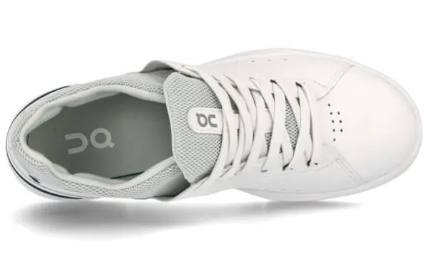 On The Roger Advantage Sneakers