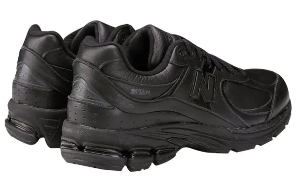 NEW BALANCE 2002r Sneakers - Black