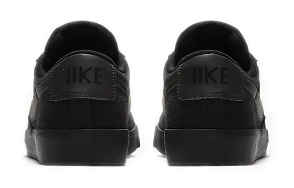 Nike Blazer Low Le 'triple Sneakers - Black