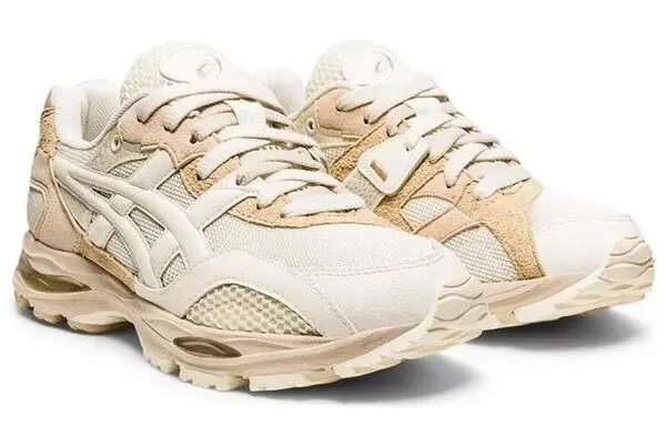 Asics Gel-mc Plus "ivory Putty" Sneaker - White