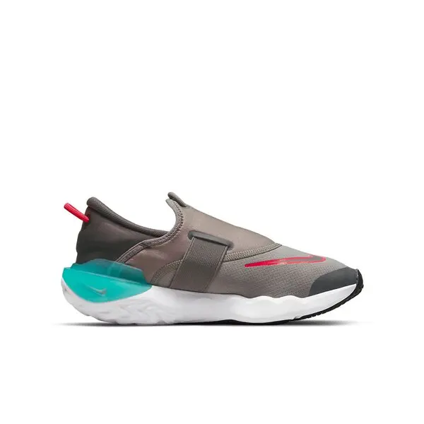 Nike Flow Low Top Sneakers