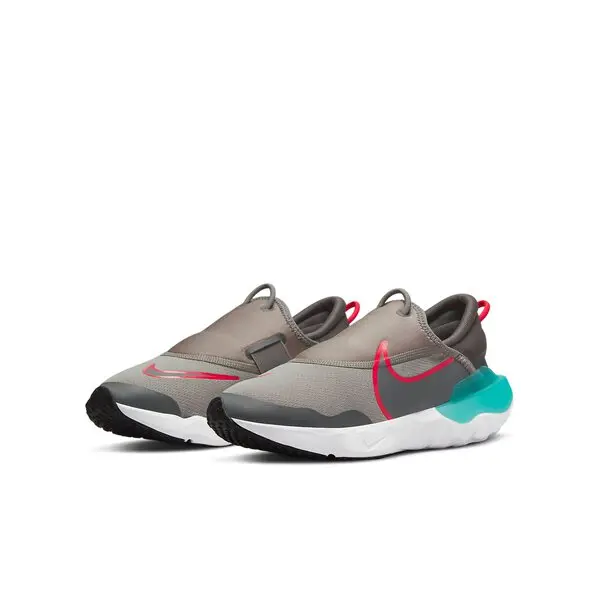 Nike Flow Low Top Sneakers