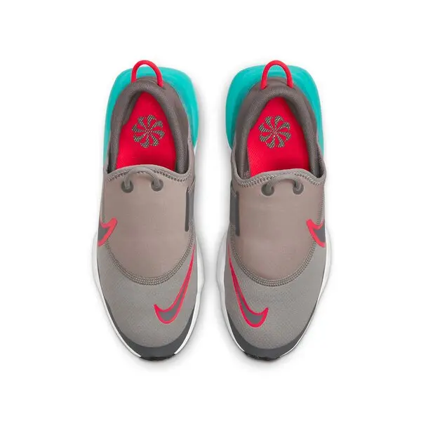 Nike Flow Low Top Sneakers