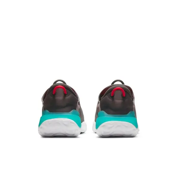 Nike Flow Low Top Sneakers