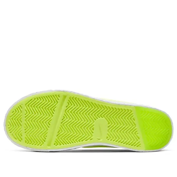 Nike Blazer Low Pop Sneakers