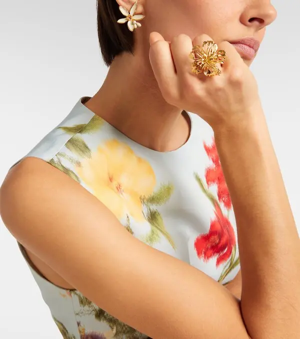 Oscar De La Renta Hibiscus Flower Ring