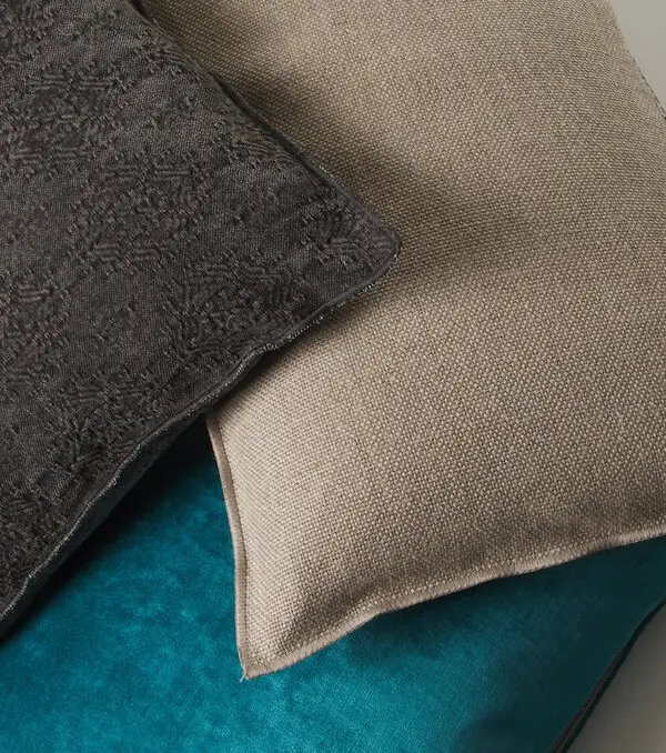 MAISON DE VACANCES Linen Cushion