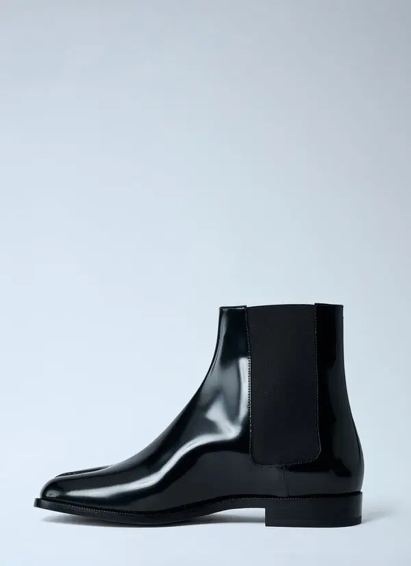 MAISON MARGIELA Tabi Chelsea Boots In Patent Leather