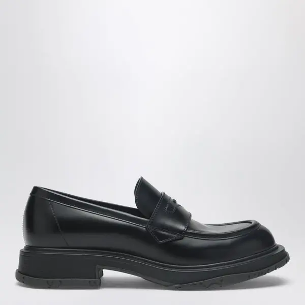 Gucci Leather Loafer With Embossed Logo - Black