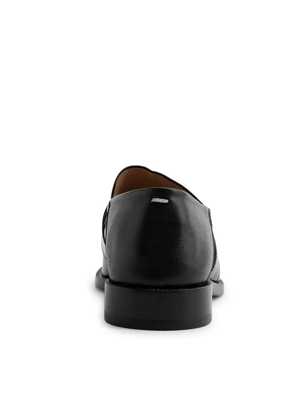 MAISON MARGIELA Tabi Loafers In Brushed Calf Leather - Black